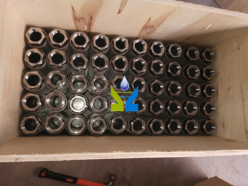 The hydraulic suction filter cartridge MF 08 is delivered